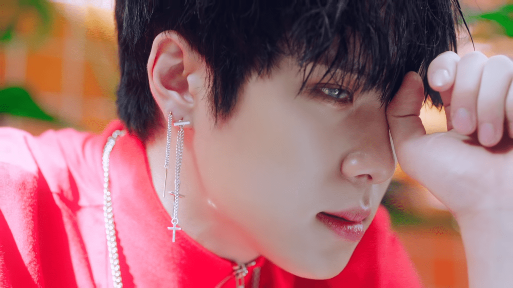 WATCH: Former JBJ Member Kim Dong Han Makes Solo Debut With "Sunset" - What The Kpop